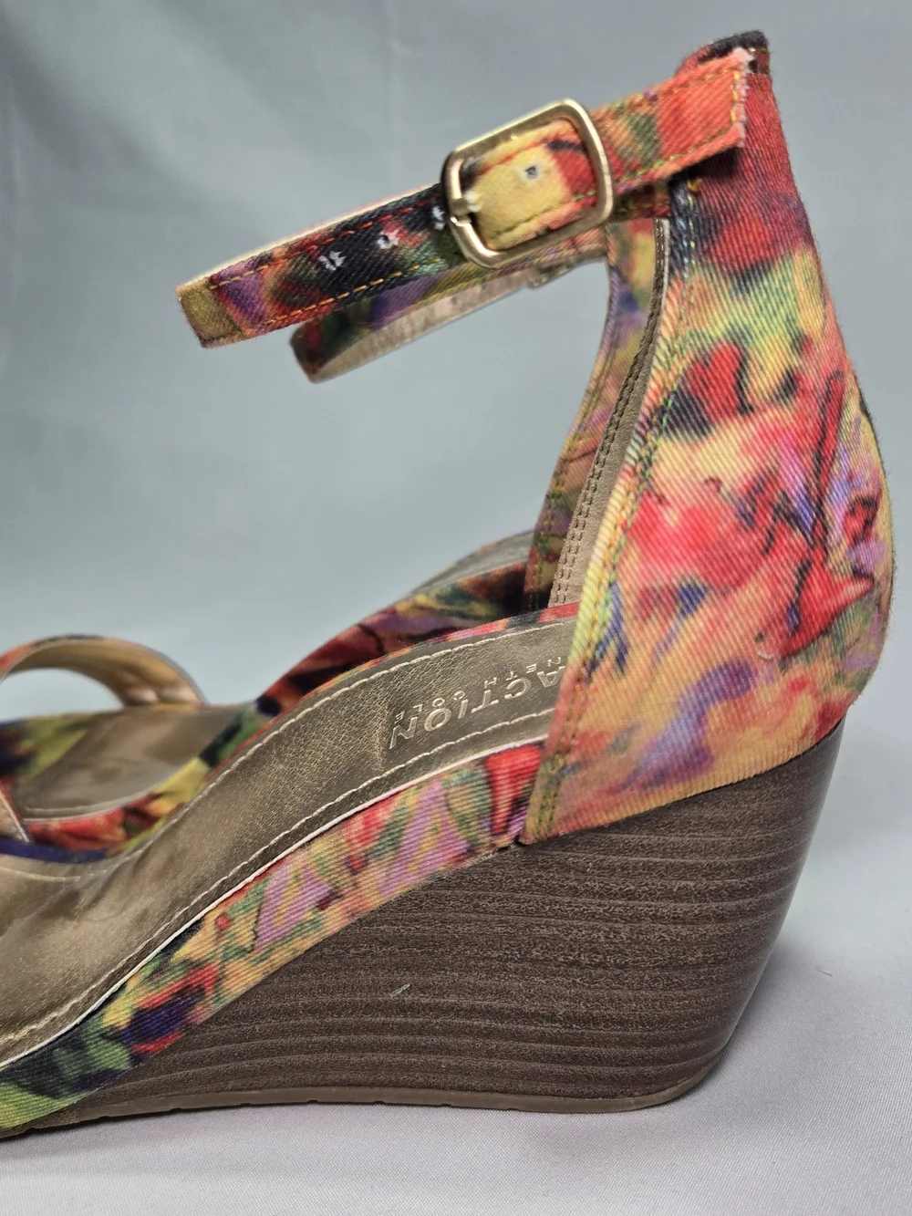 Kenneth Cole Reaction | Shoes | Kenneth Cole Wedge Heels Sandals Open ...